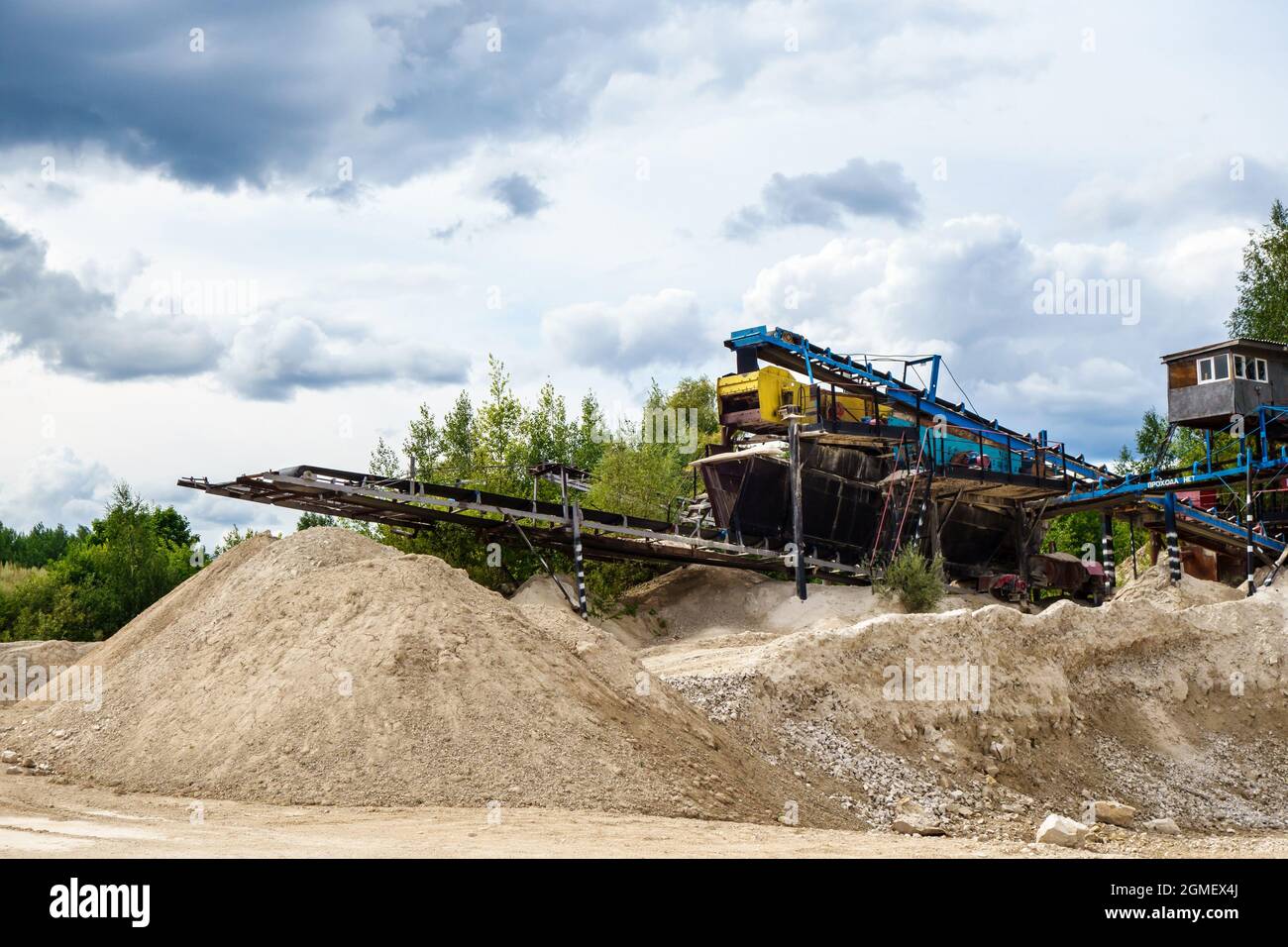 Conveyor operation hi-res stock photography and images - Alamy