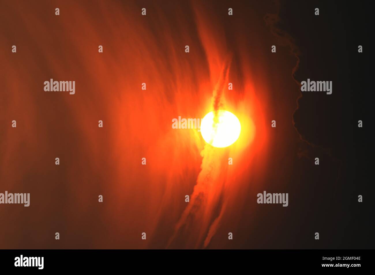 SOLAR FLARE: A dramatic sunset sets the New Jersey skies in Woodbridge ...