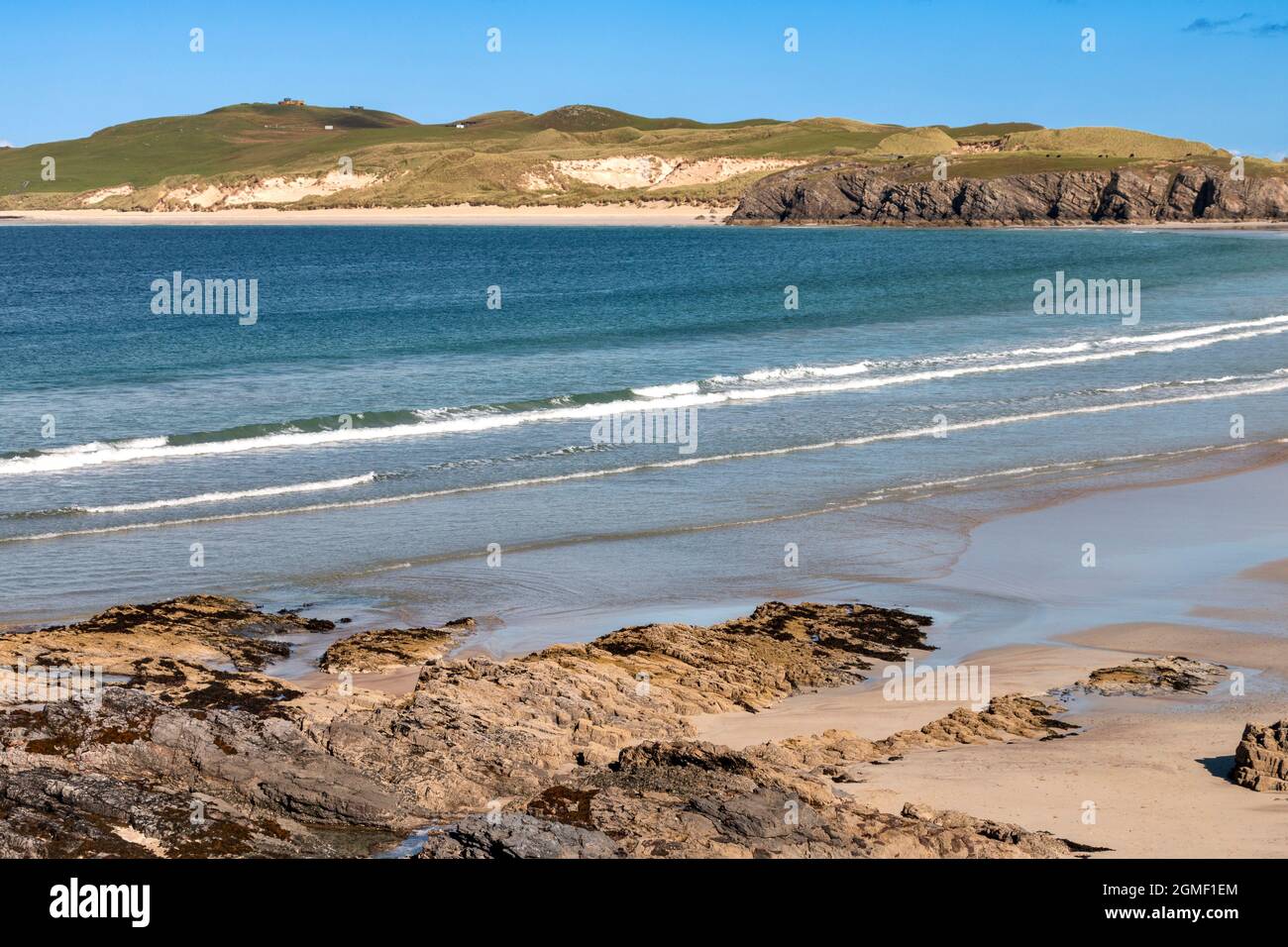 BALNAKEIL BEACH DURNESS SUTHERLAND SCOTLAND THE BLUE GREEN SEA IN LATE ...