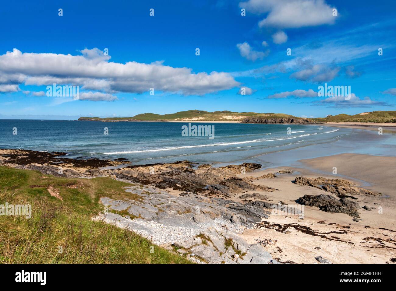 BALNAKEIL BEACH DURNESS SUTHERLAND SCOTLAND THE BLUE GREEN SEA AND ...