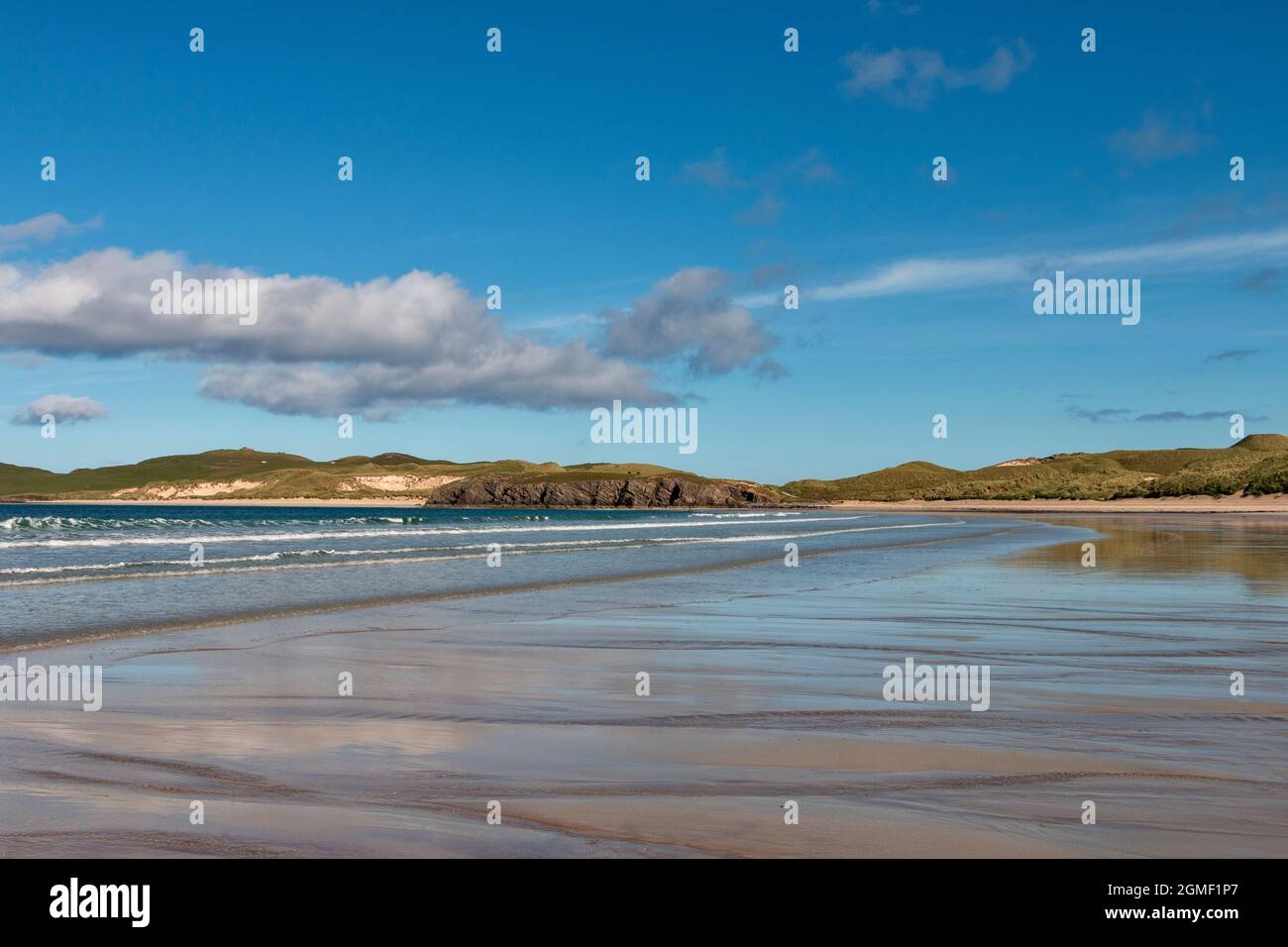 BALNAKEIL BEACH DURNESS SUTHERLAND SCOTLAND THE SEA A BLUE SKY AND ...