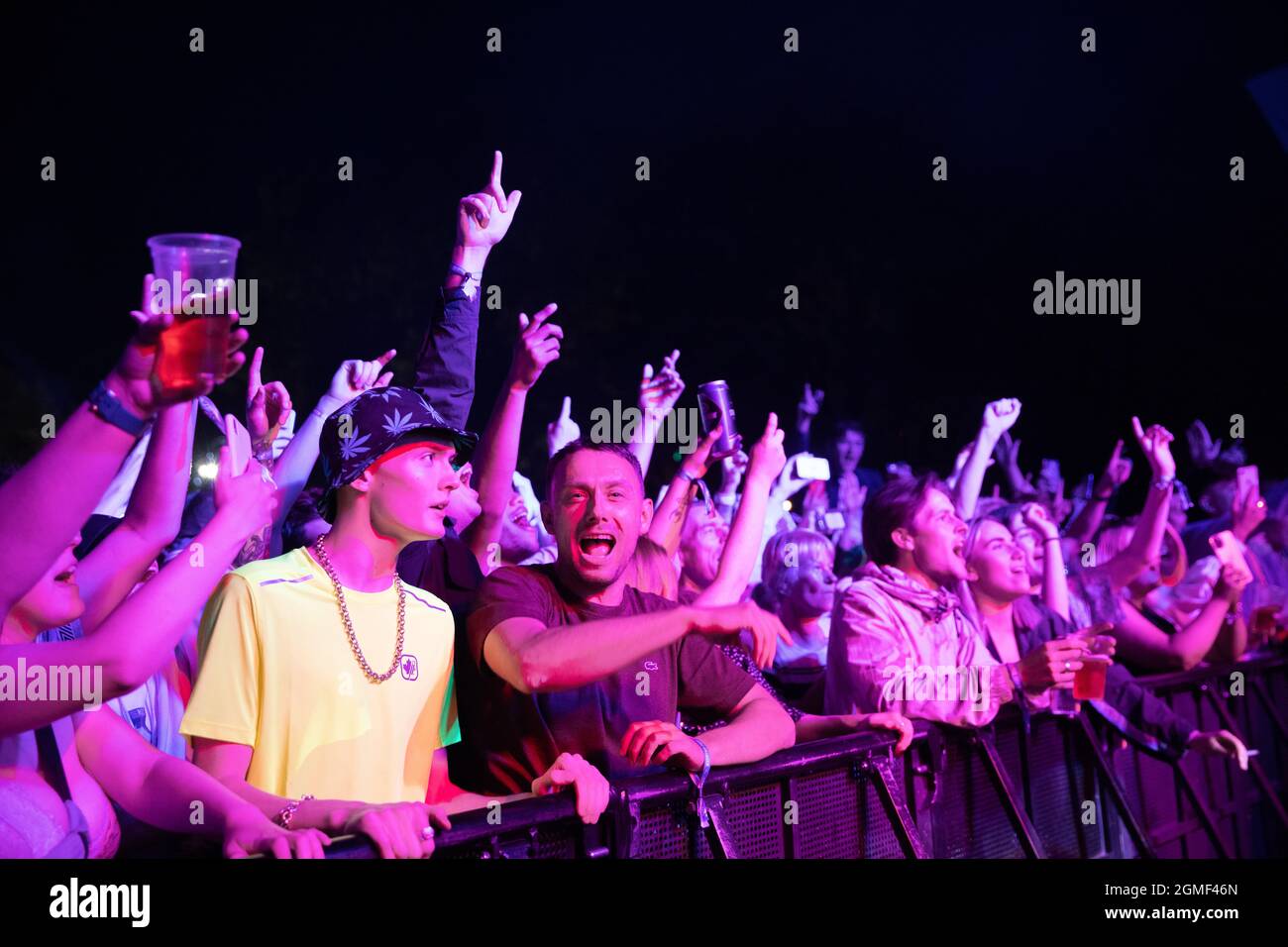 Crowd scenes hi-res stock photography and images - Alamy