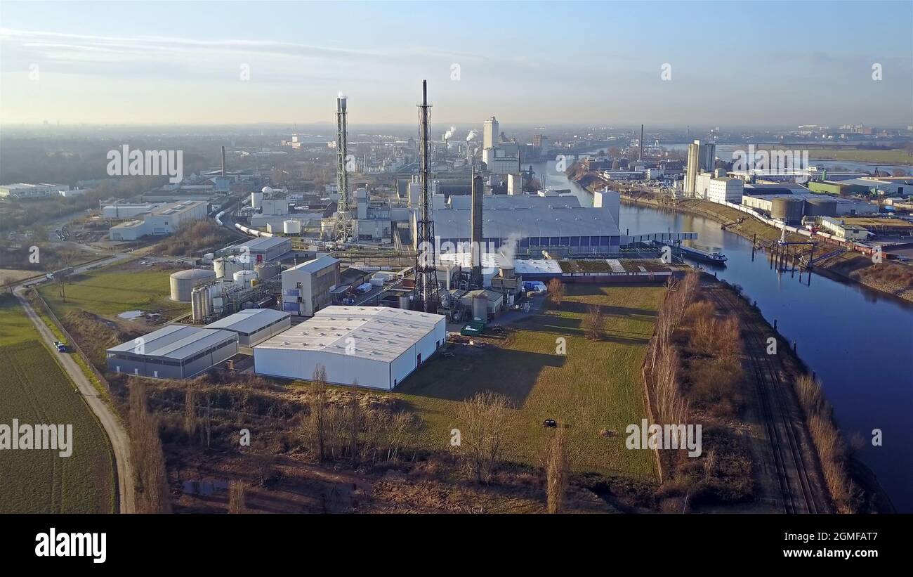 Compo producing fertilizer in the harbour of Krefeld, Germany Stock ...