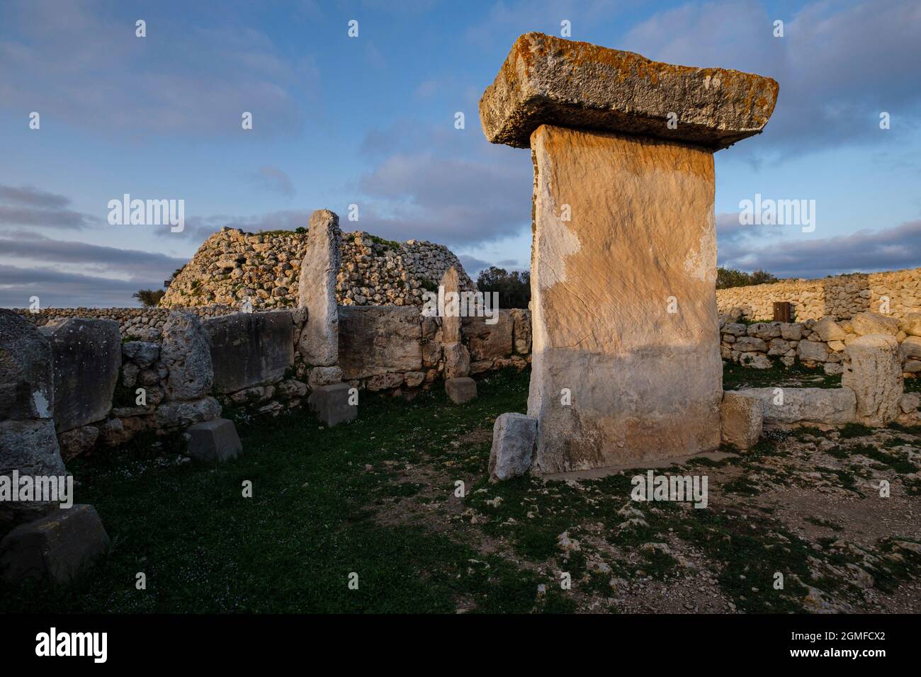 Apsidal shape hi-res stock photography and images - Alamy