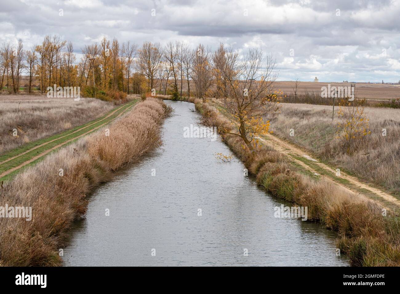 Canal de Castilla, Capillas, Palencia province, Spain Stock Photo - Alamy