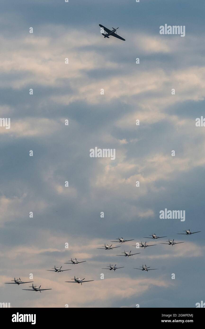 Duxford flying finale hi-res stock photography and images - Alamy