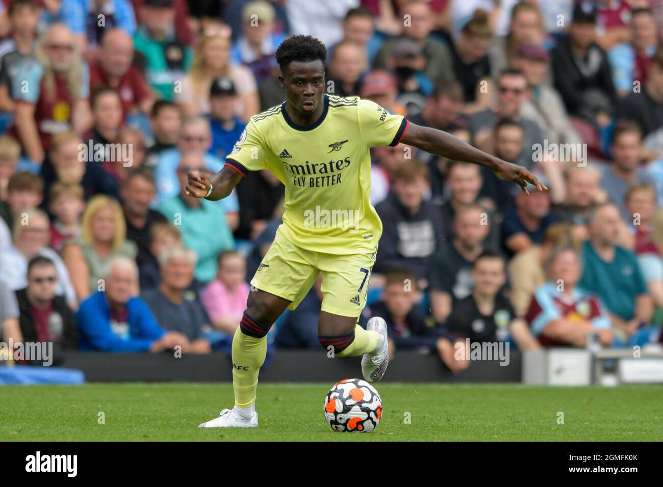 Bukayo Saka #7 of Arsenal runs with the ball Stock Photo - Alamy