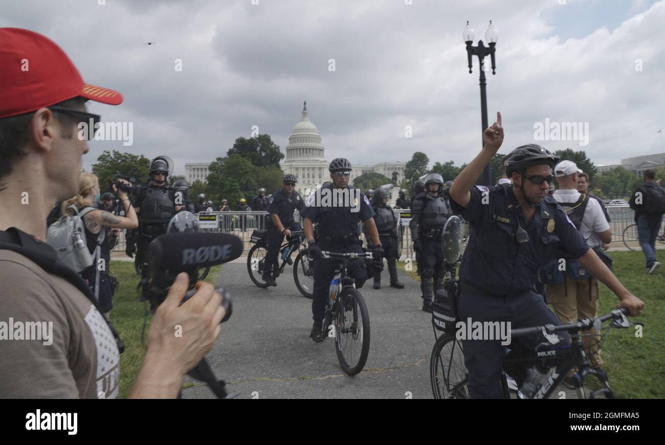 2021 capitol police hi-res stock photography and images - Alamy