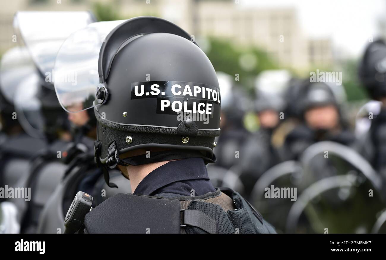 Riot gear stand hi-res stock photography and images - Alamy