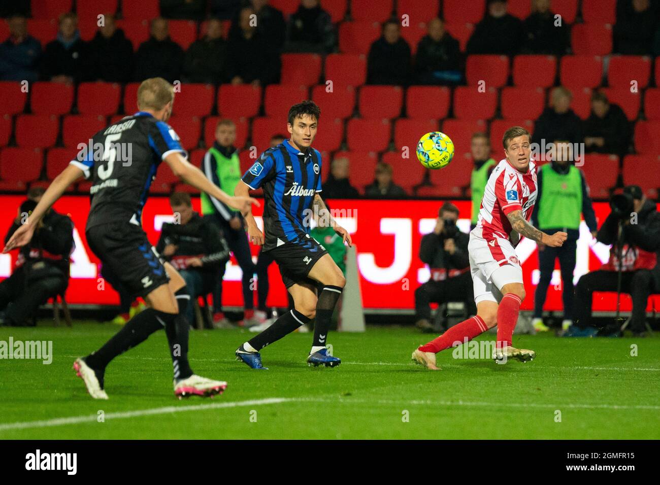 Look saa nicholas kengkhetkid mickelson hi-res stock photography and ...