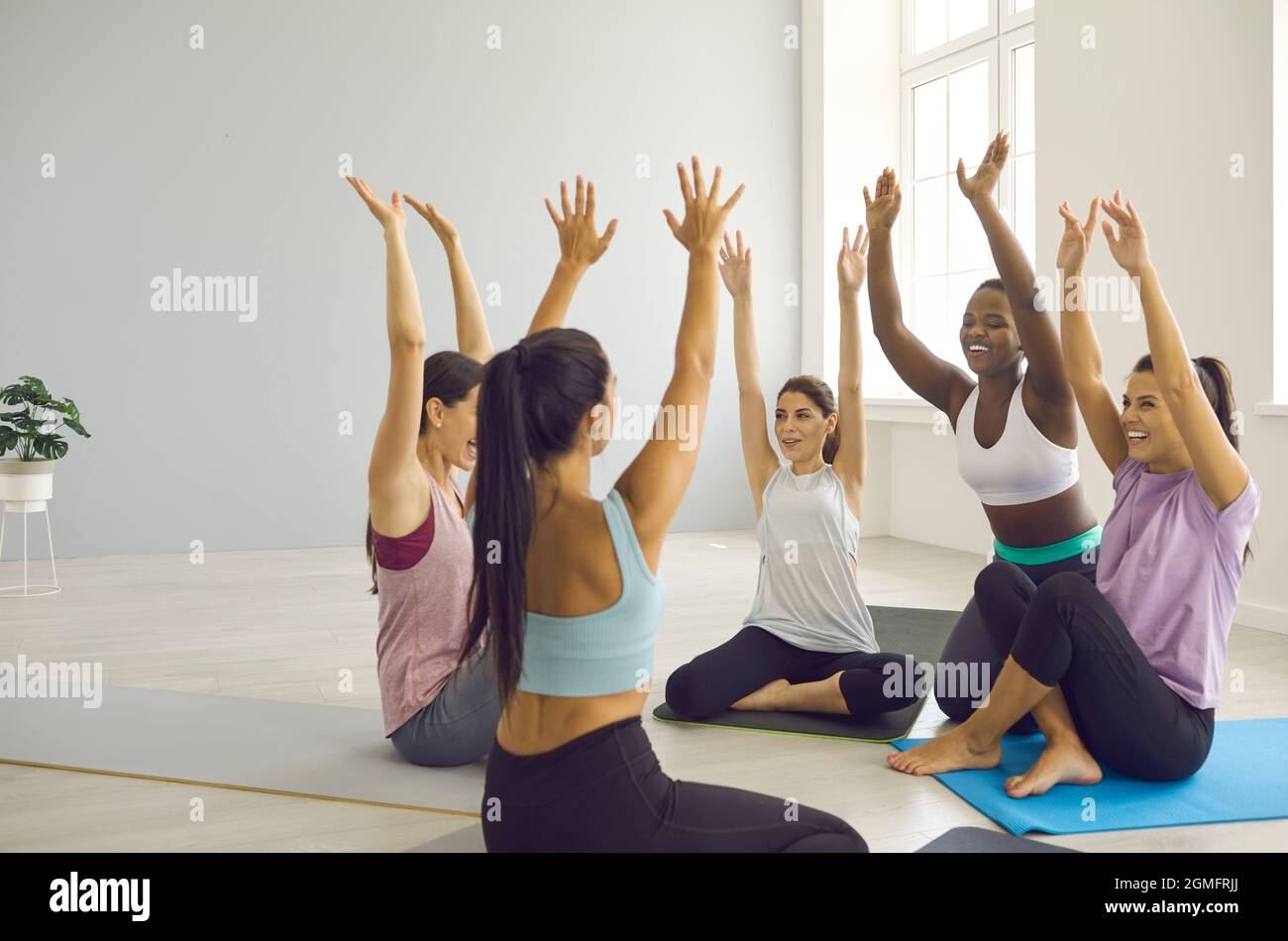 African american fitness group hi-res stock photography and images - Alamy