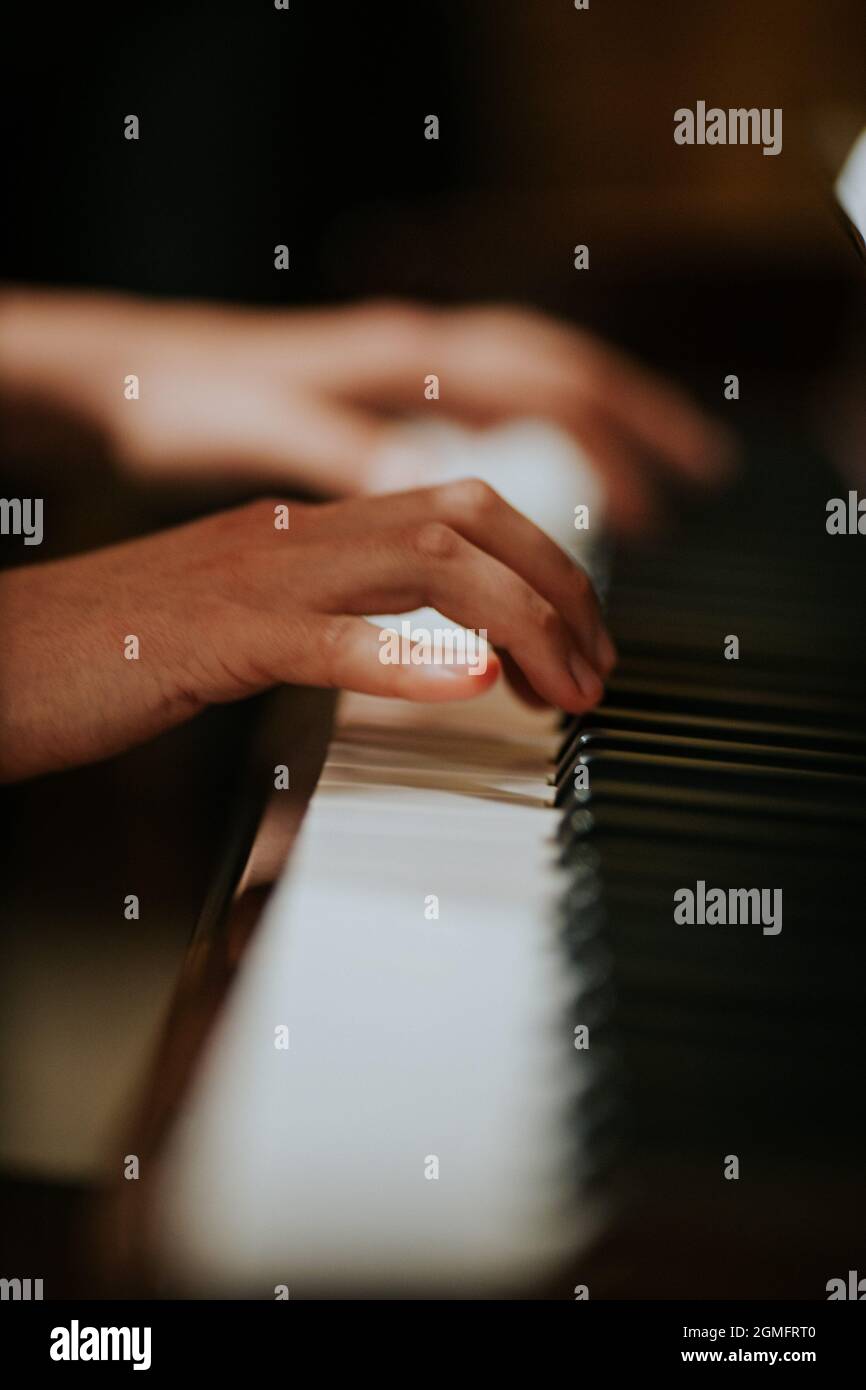 Female opera classical music hi-res stock photography and images - Alamy