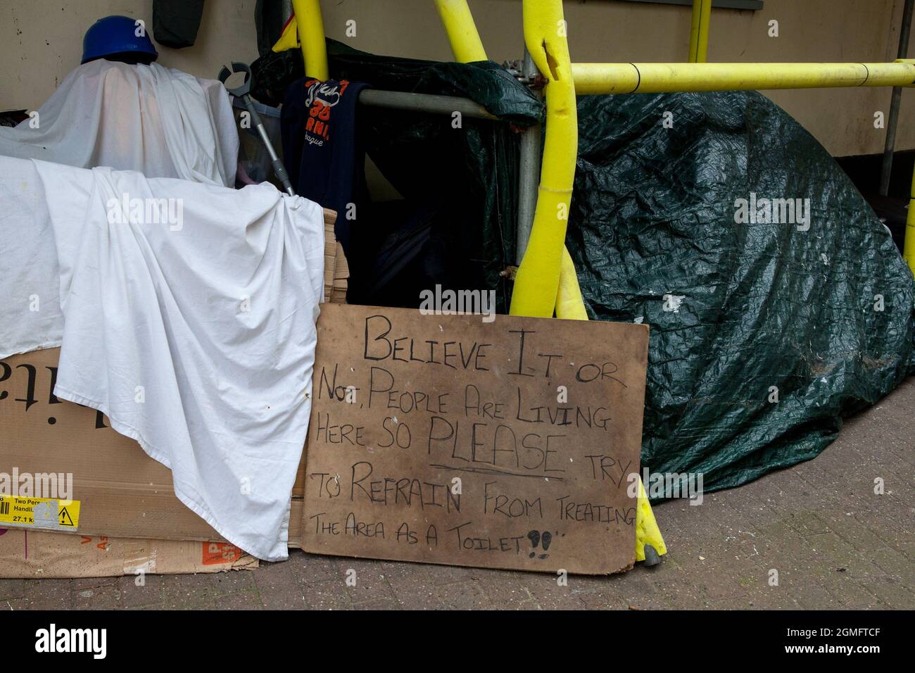 Homeless shelter hi-res stock photography and images - Alamy
