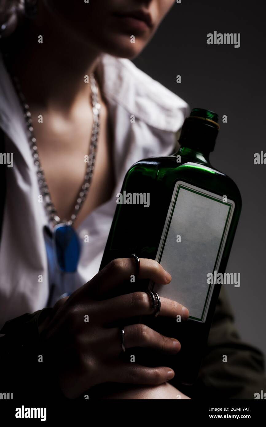 Fashion studio model hi-res stock photography and images - Alamy