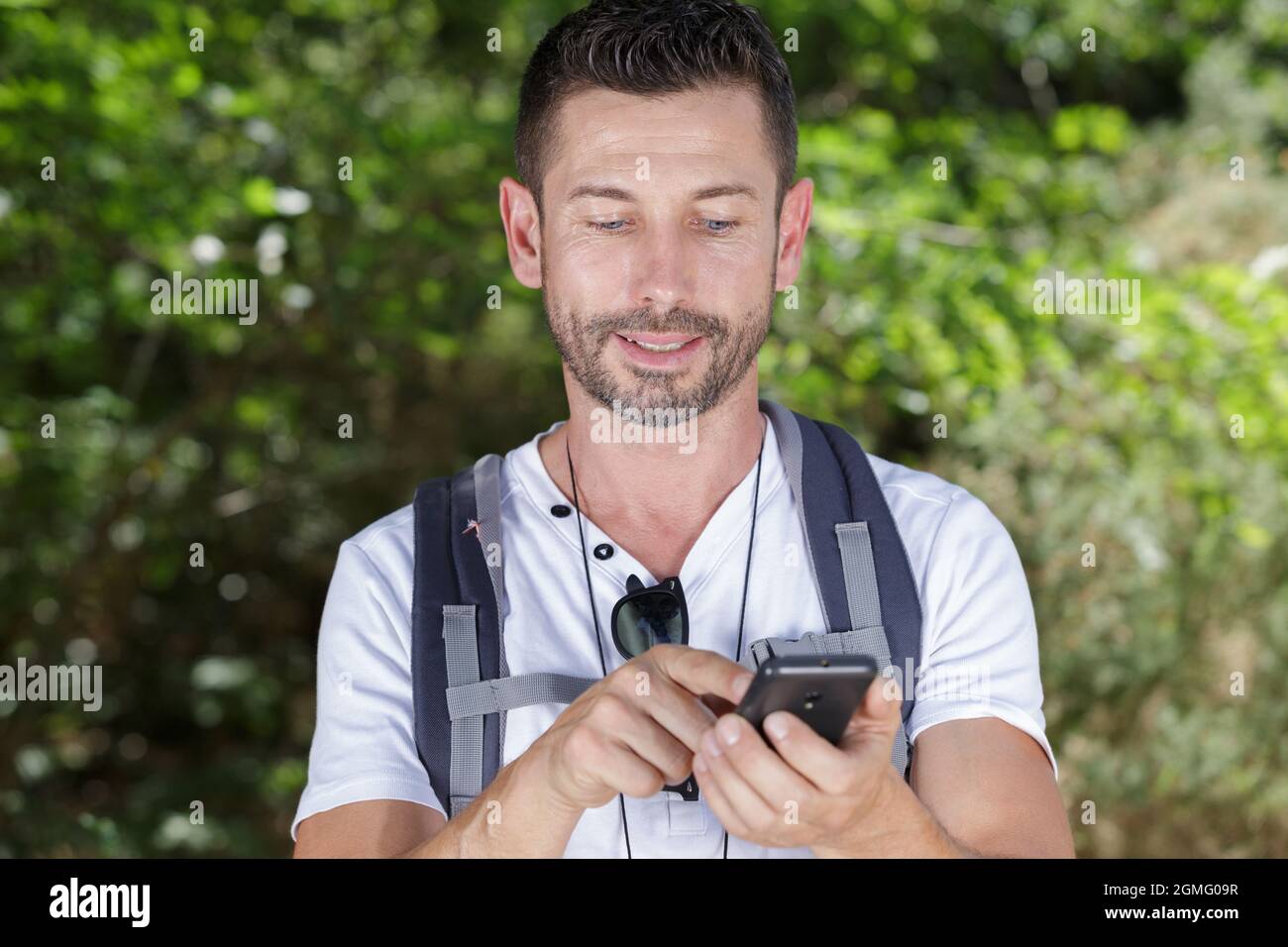 Man hiker using smartphone hi-res stock photography and images - Alamy