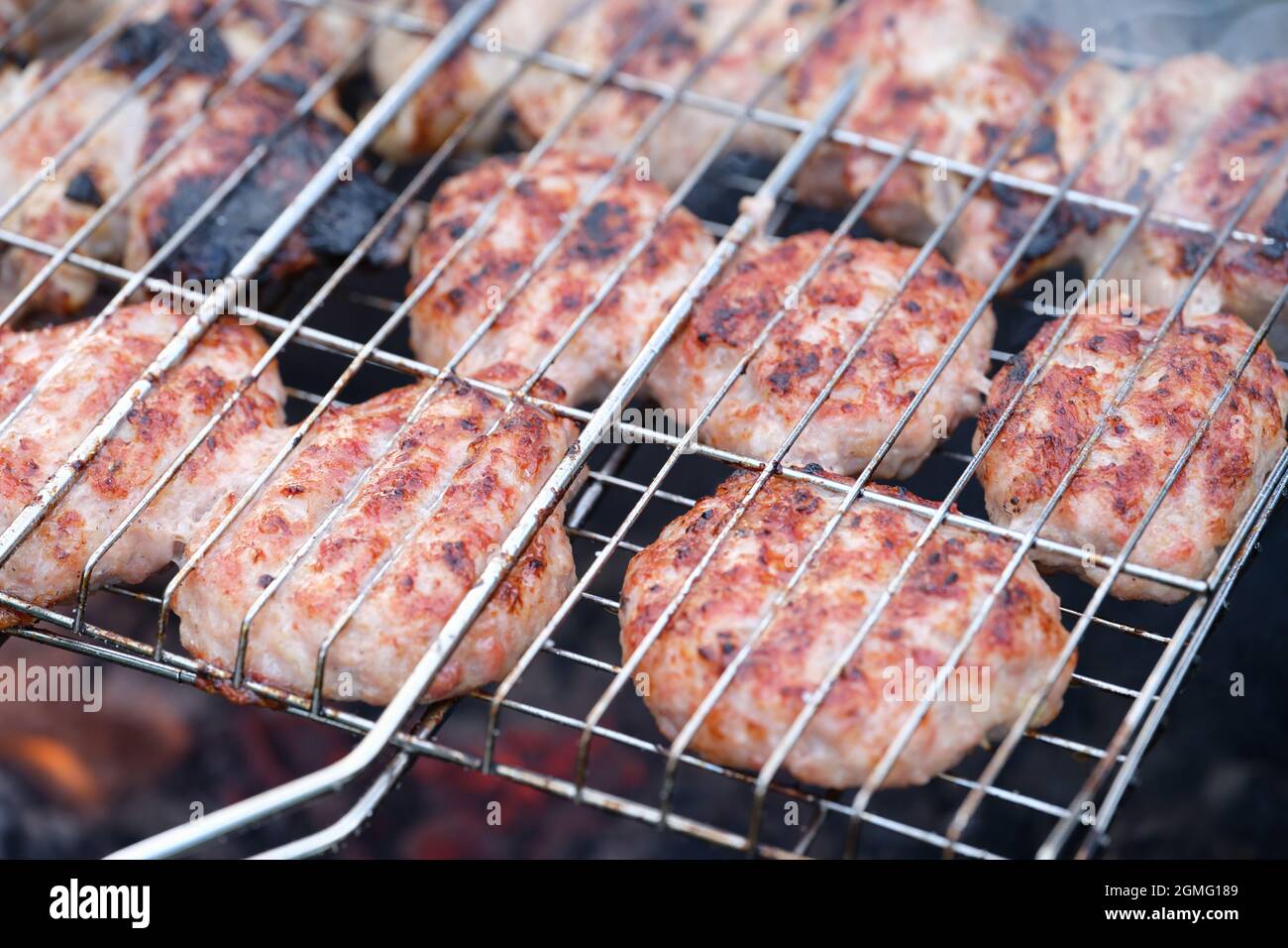 Wire bbq rack hi-res stock photography and images - Alamy