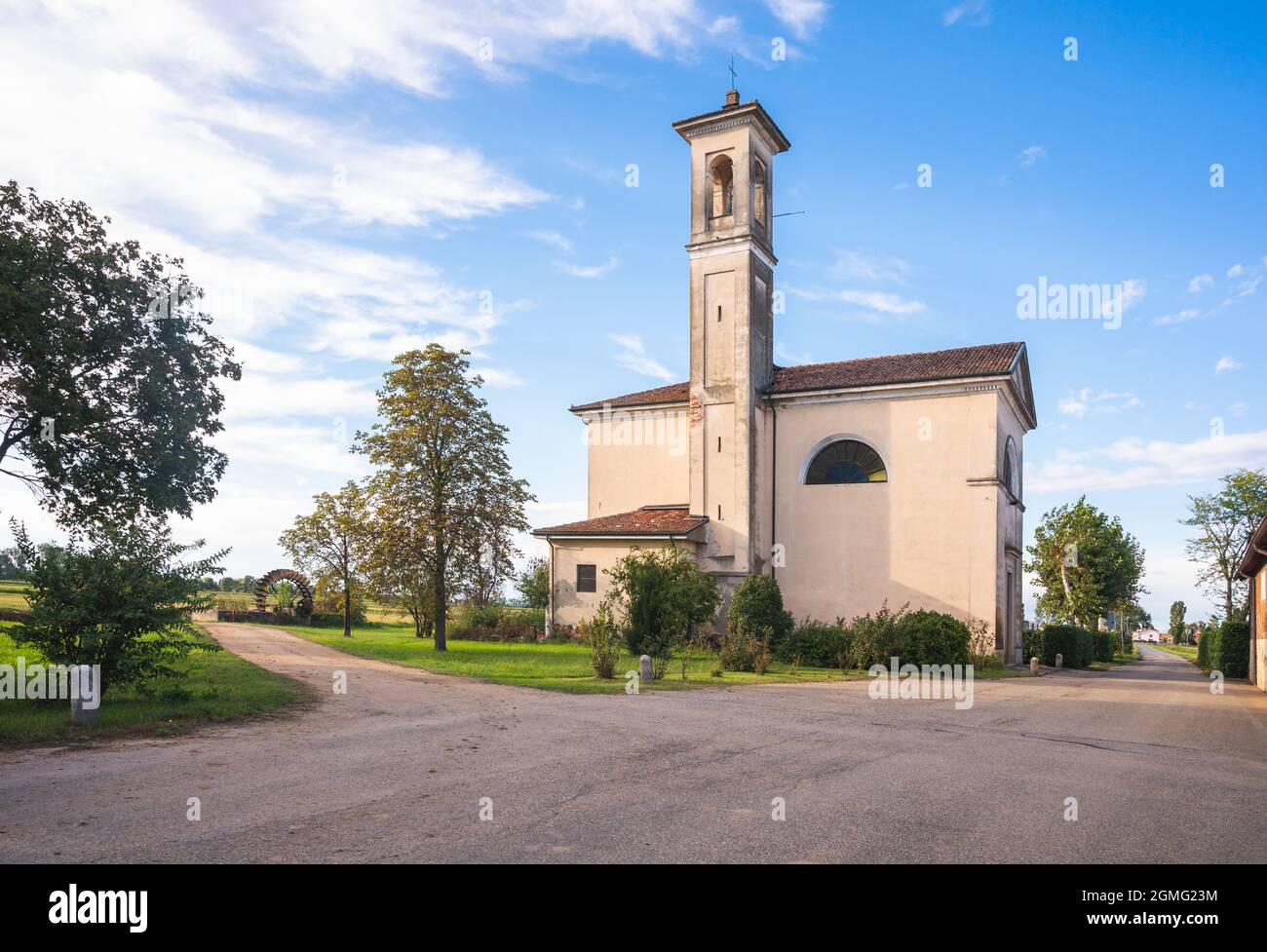 Altar small church hi-res stock photography and images - Alamy