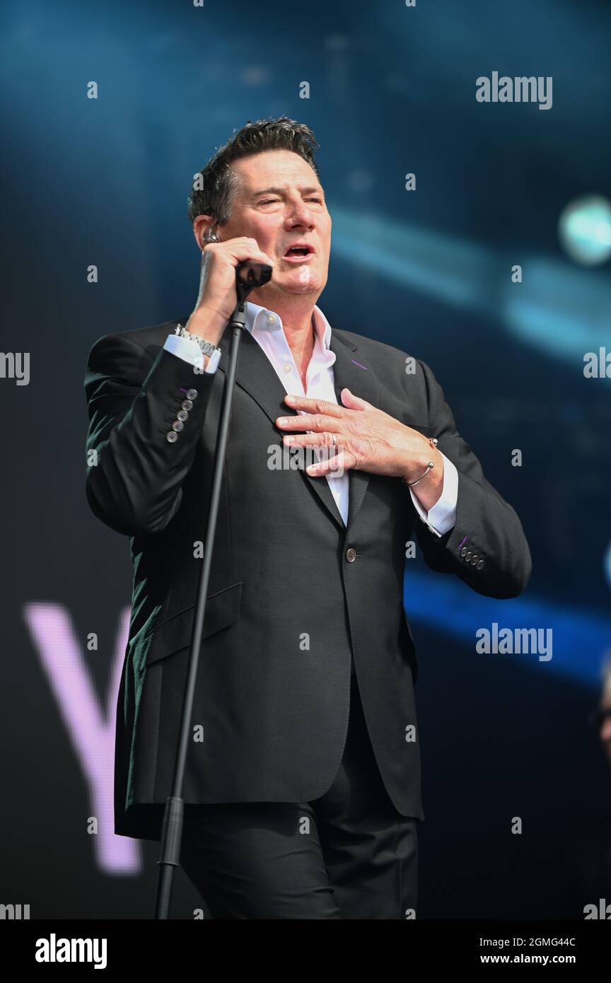 Uk singer tony hi-res stock photography and images - Alamy