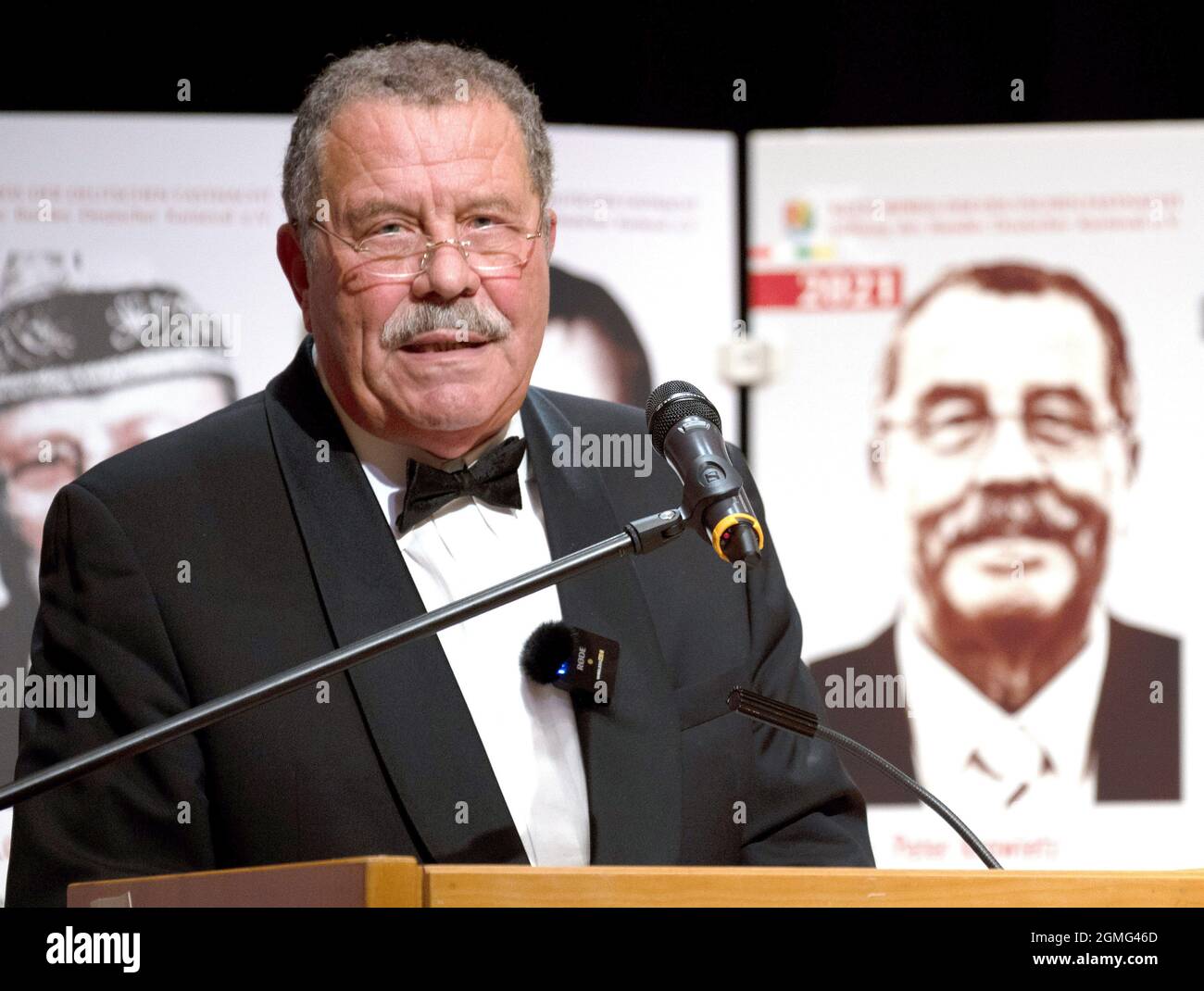 Saarlouis, Germany. 18th Sep, 2021. Prize winner Peter Krawietz speaks ...