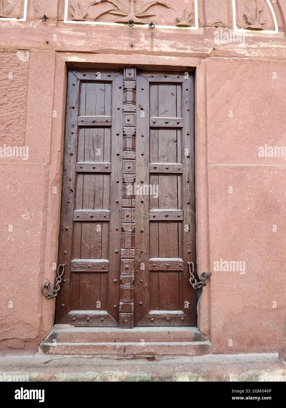 Vertical shot of an old wooden door of a building in the daylight Stock ...