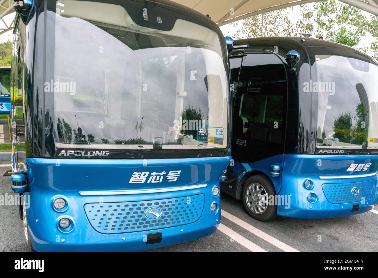 Self driving shuttle buses hi-res stock photography and images - Alamy