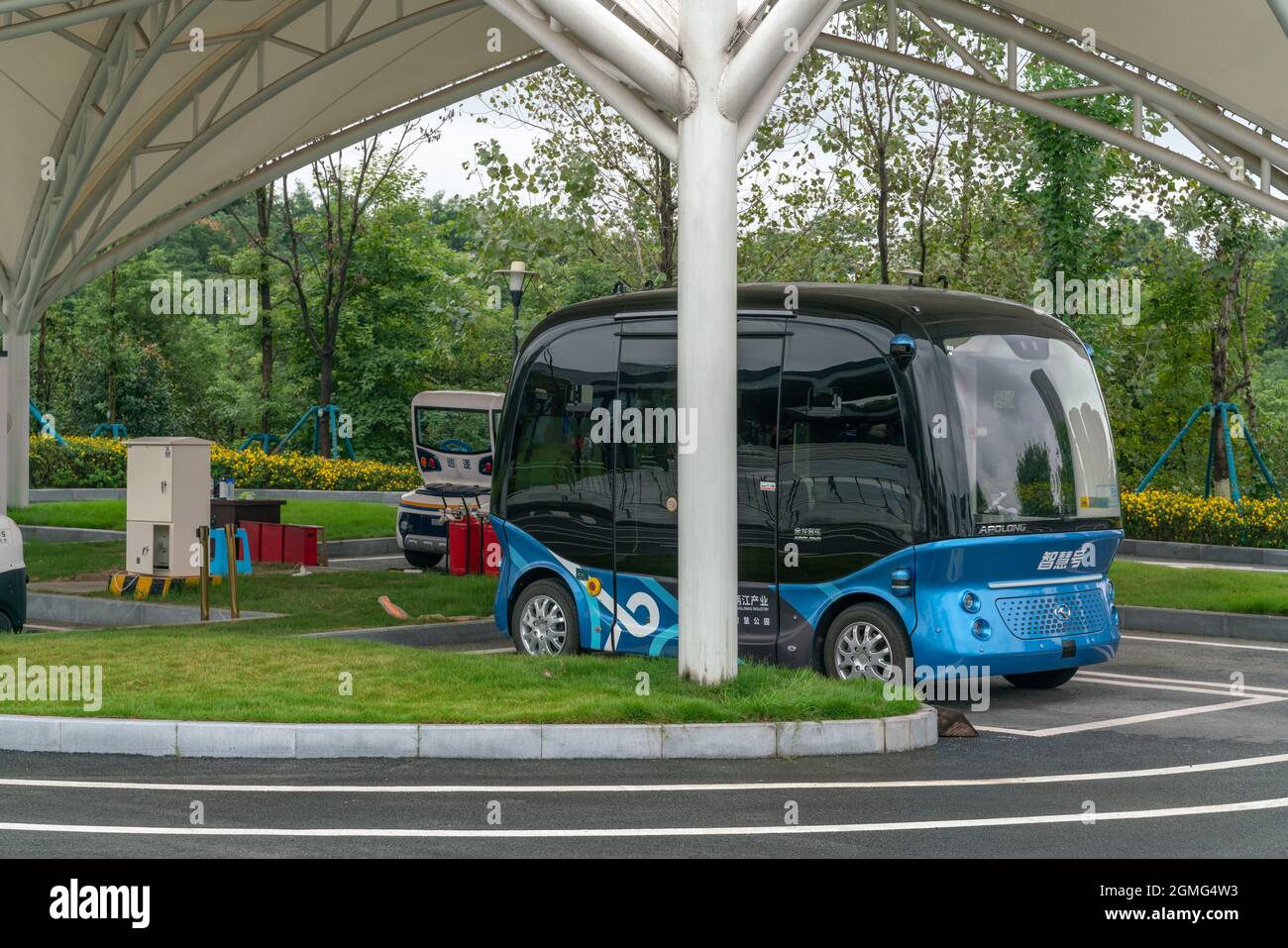 Self driving shuttle buses hi-res stock photography and images - Alamy