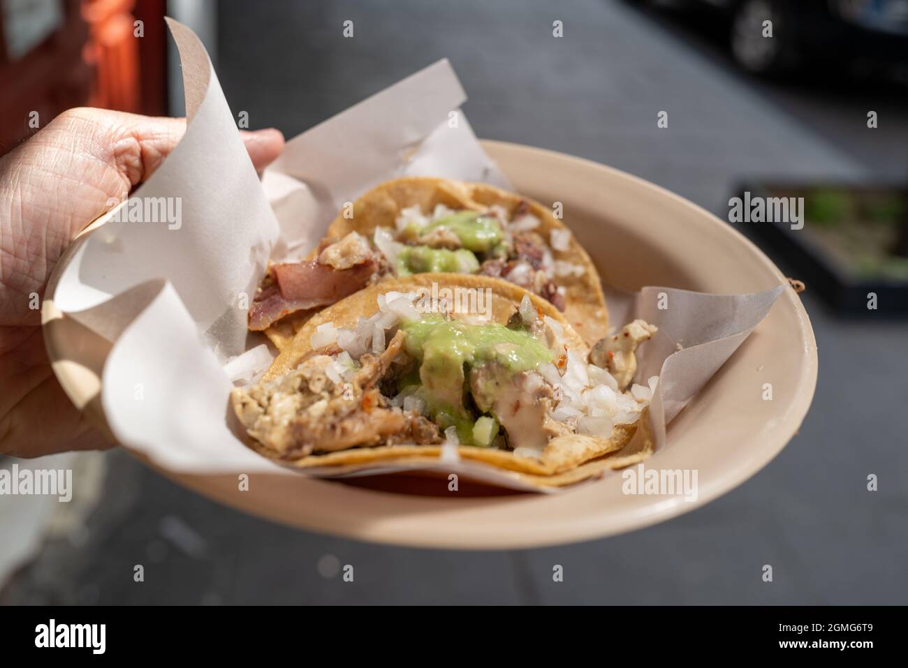Tacos stand hi-res stock photography and images - Alamy