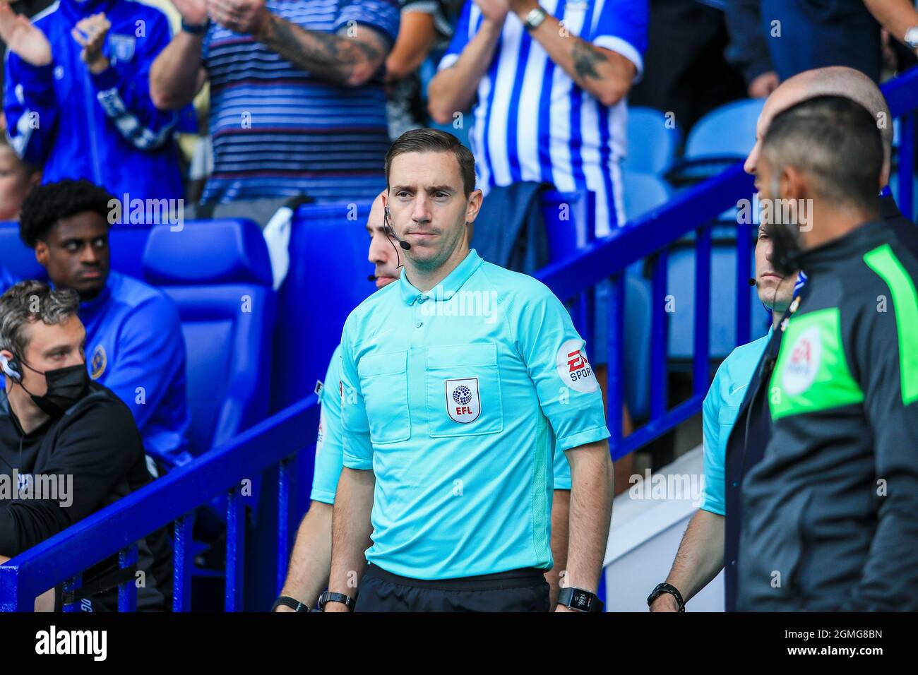 Soccer referee in tunnel hi-res stock photography and images - Alamy