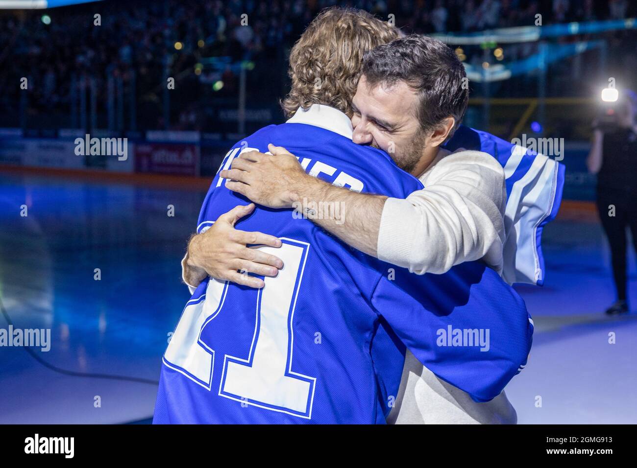 Swiss national coach Patrick Fischer and Fabian Schnyder # 57 during ...