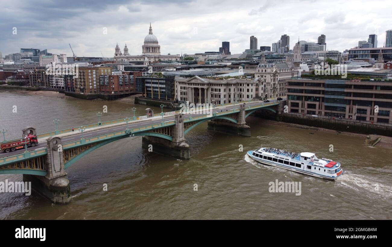 Drone under bridge hi-res stock photography and images - Alamy