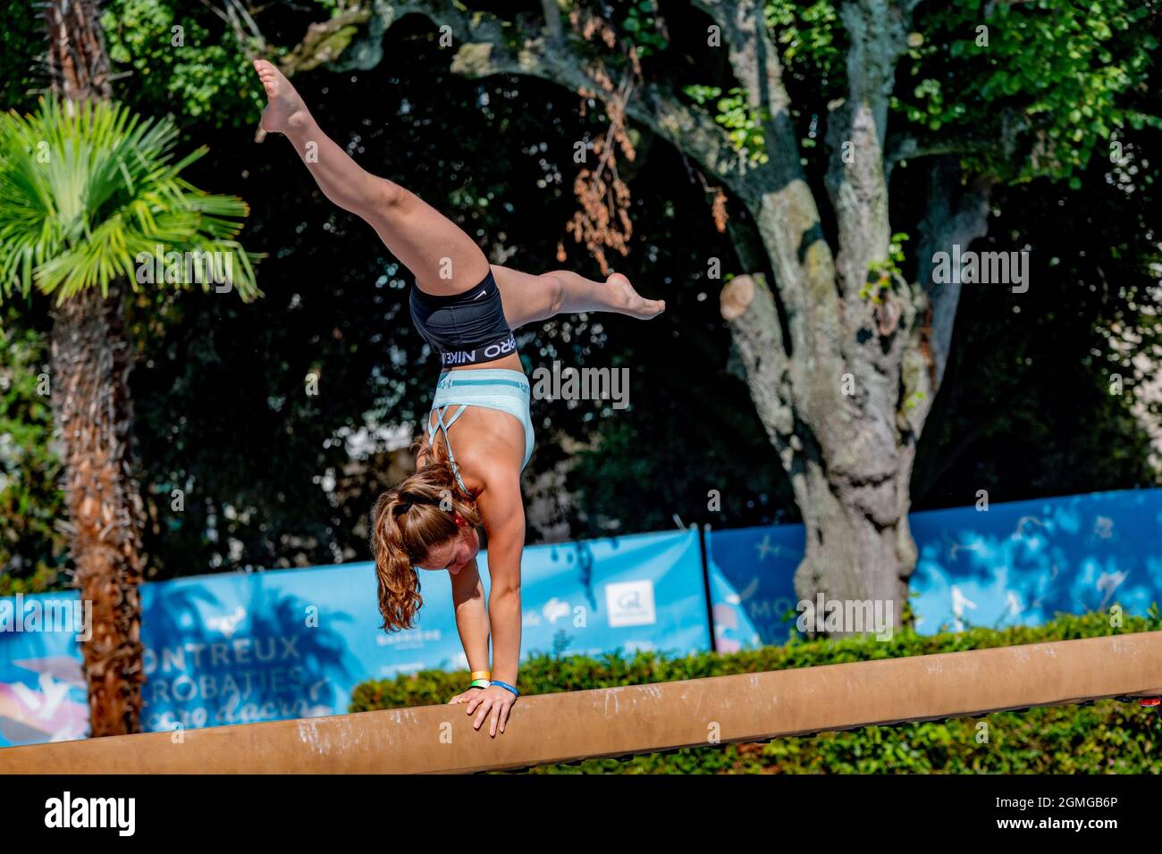 Female gymnast on beam in hi-res stock photography and images - Alamy