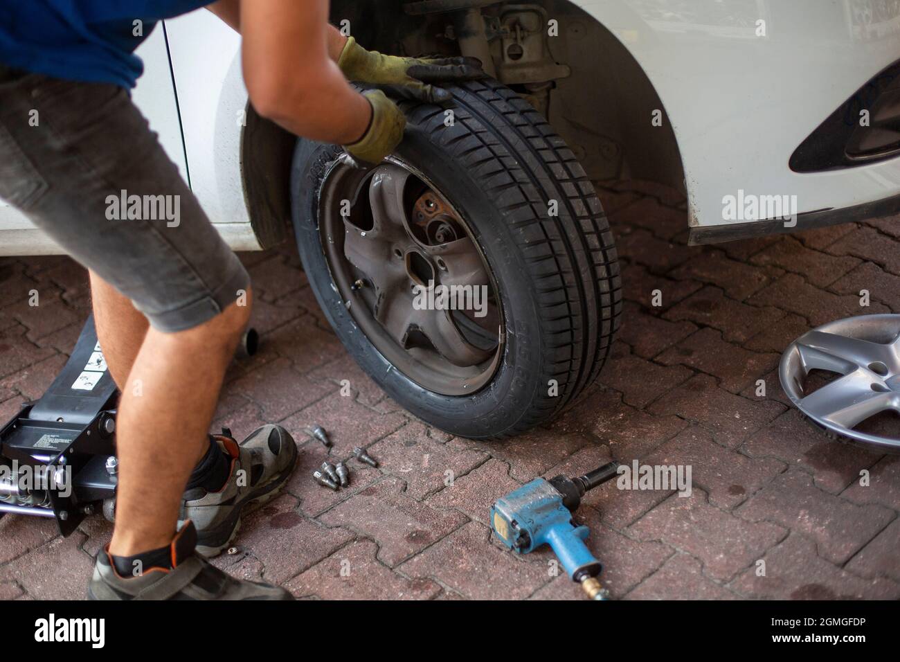 Tire change of a car. tire ripped car Stock Photo - Alamy