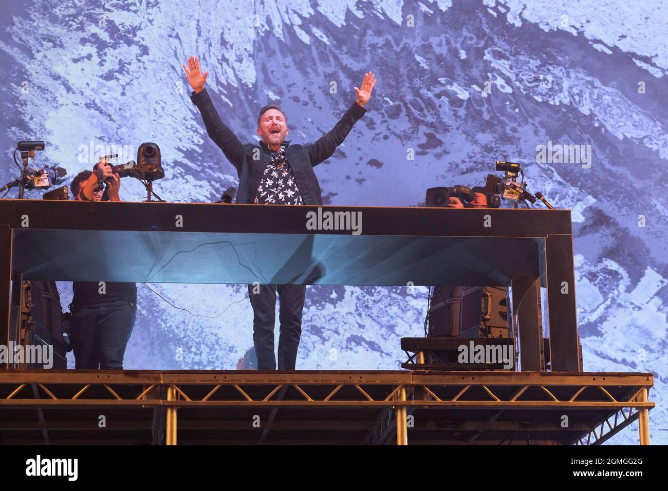 David guetta set hi-res stock photography and images - Alamy