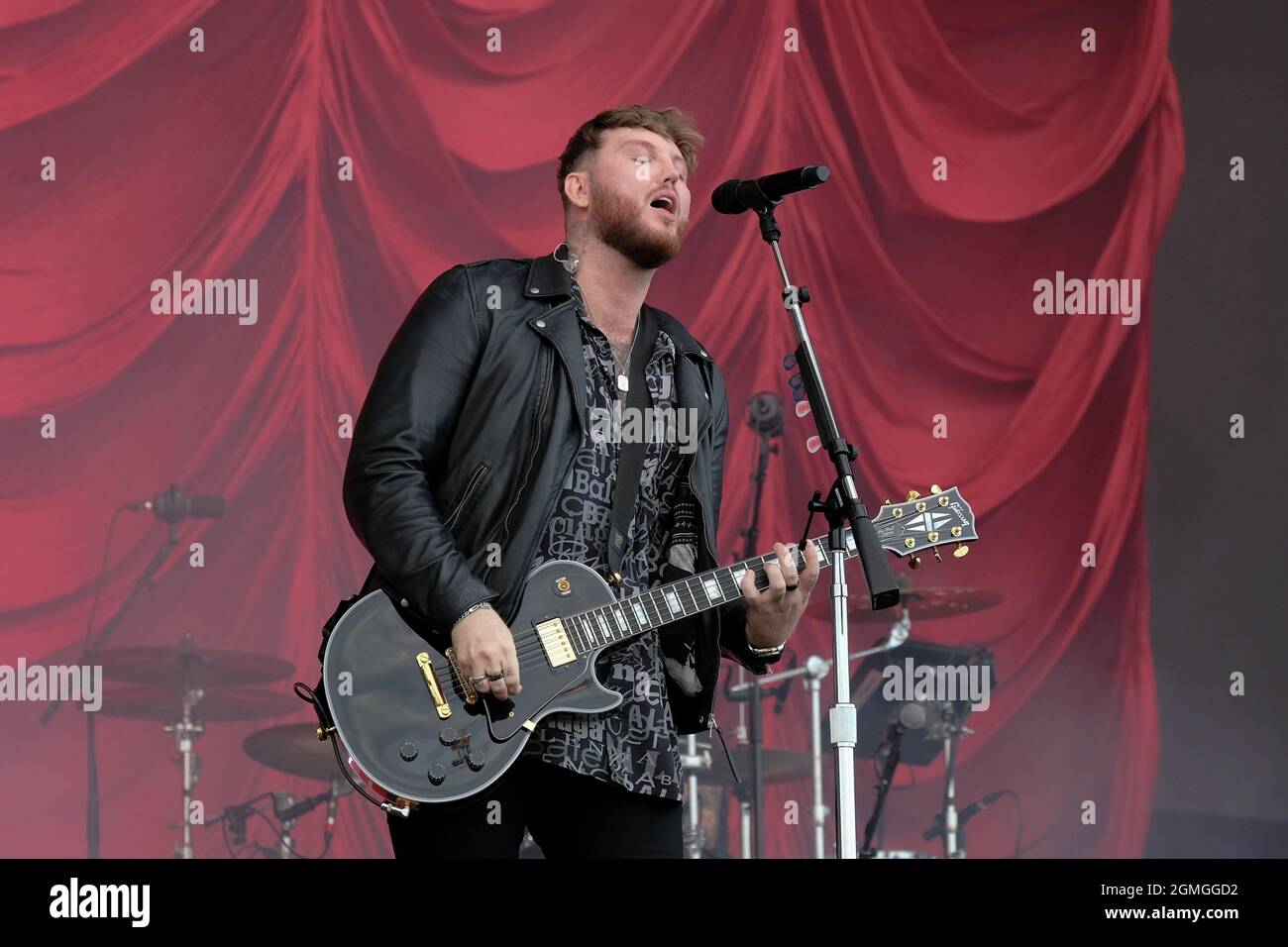 Sam Fender Performing High Resolution Stock Photography and Images - Alamy