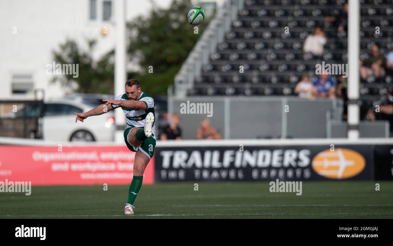 Craig Willis of Ealing Trailfinders kicks off during the Greene King ...