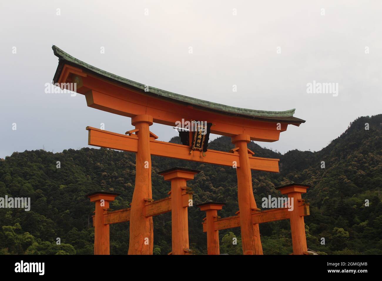 Japanese gate at sea hi-res stock photography and images - Alamy