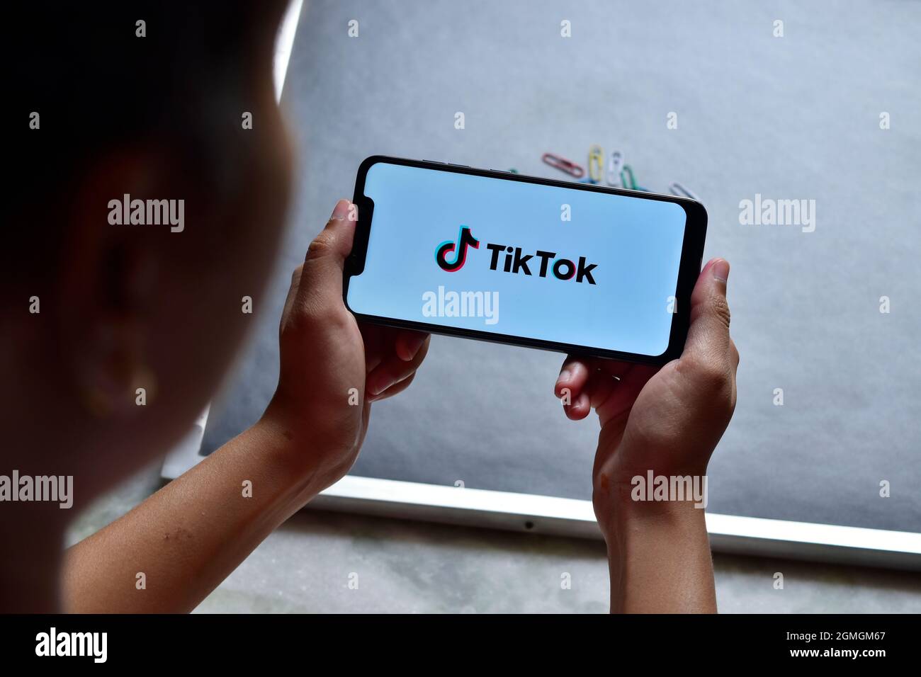 Tiktok icon screen hi-res stock photography and images - Alamy