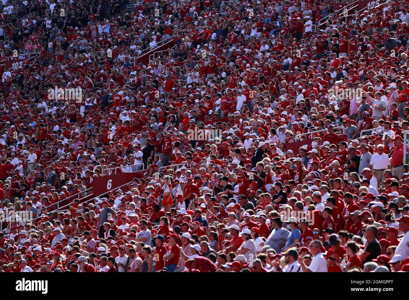 College football stadium fans hi-res stock photography and images - Alamy