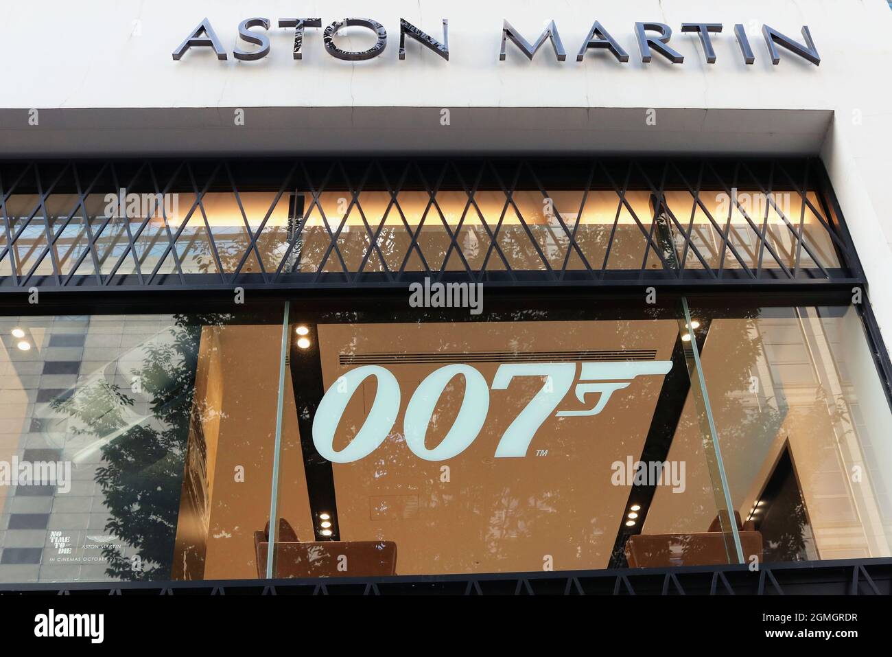 James bond 007 logo film title james bond hi-res stock photography and ...