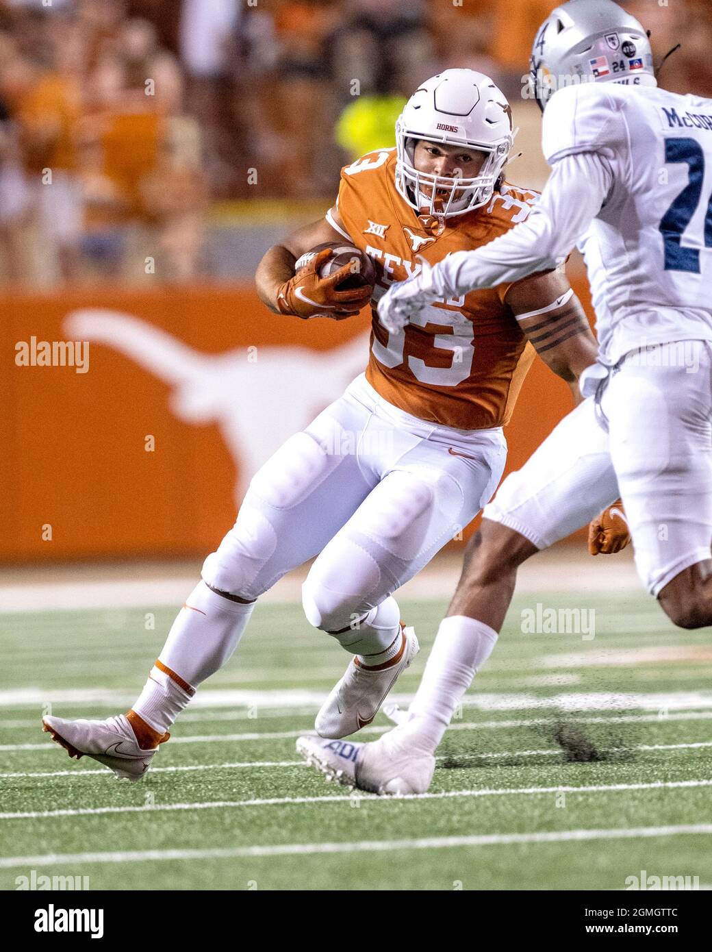 September 18. RB Gabriel Watson #33 of the Texas Longhorns in action vs ...