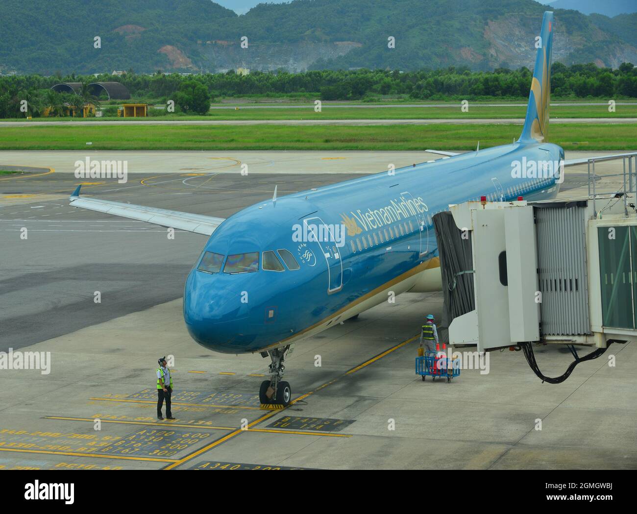 Da Nang, Vietnam - Jul 23, 2018. Vietnam Airlines airplane landing at ...
