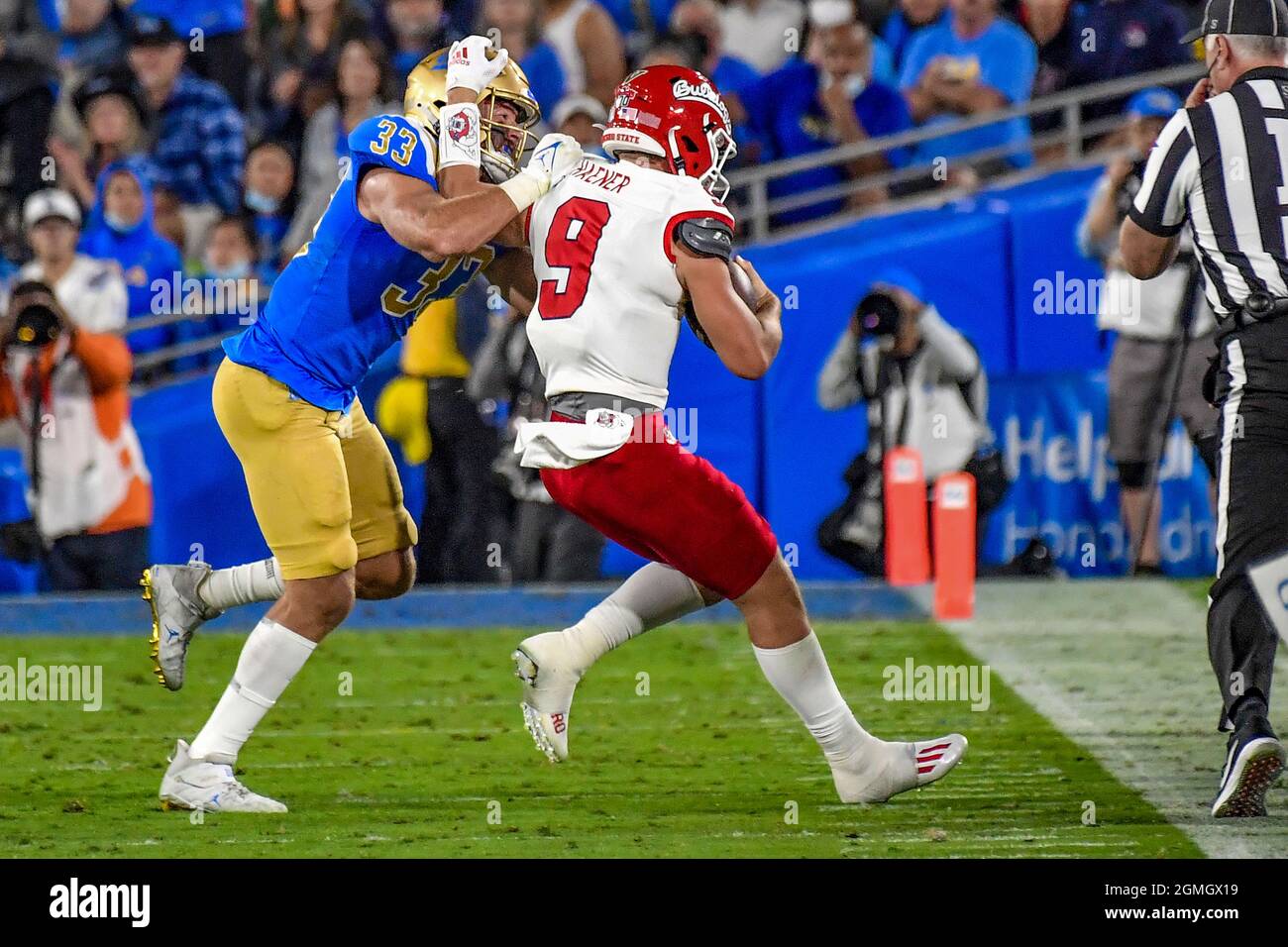 Pasadena, CA. 18th Sep, 2021. Fresno State Bulldogs quarterback Jake ...