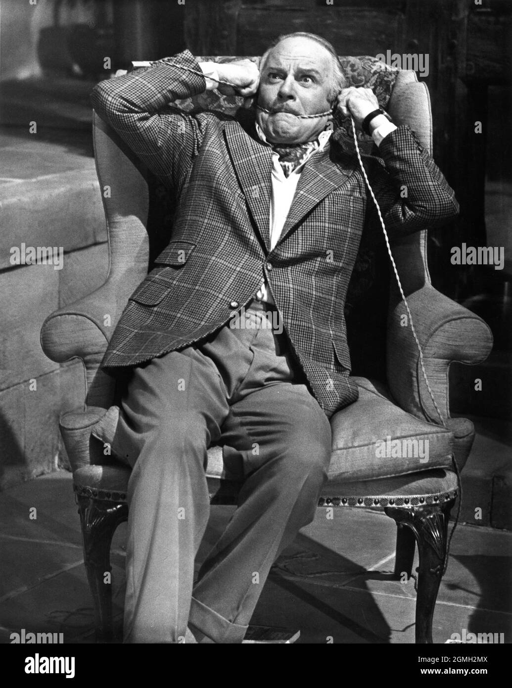 LAURENCE OLIVIER as Andrew Wyke in SLEUTH 1972 director JOSEPH L ...