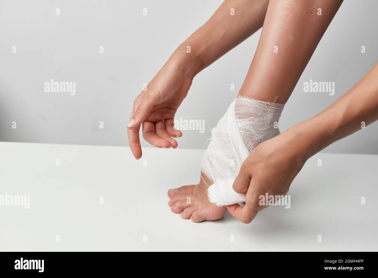 Bandaged back leg hi-res stock photography and images - Alamy