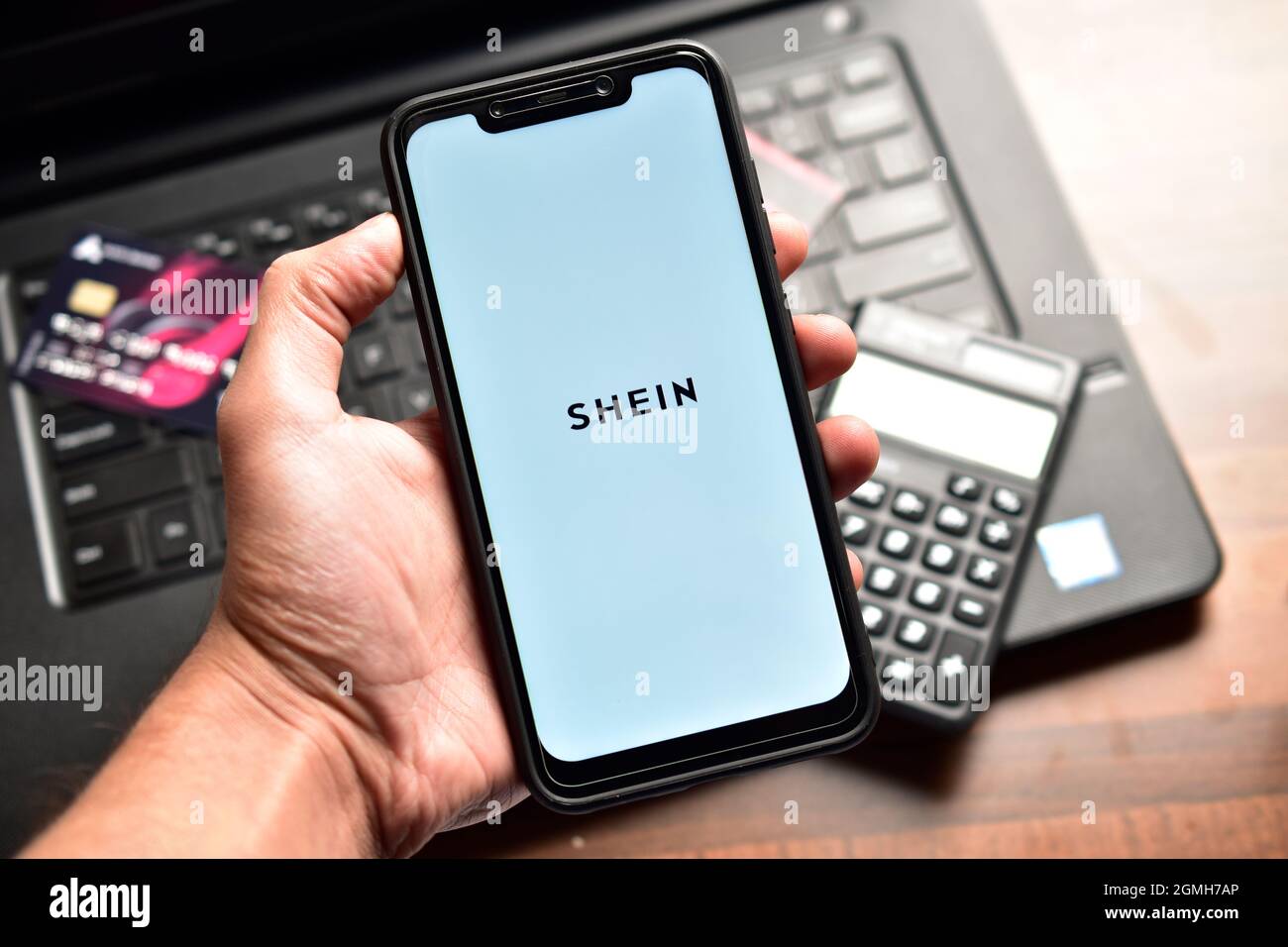 New Delhi, India, 14 December 2019:- shein app logo on smartphone Stock ...