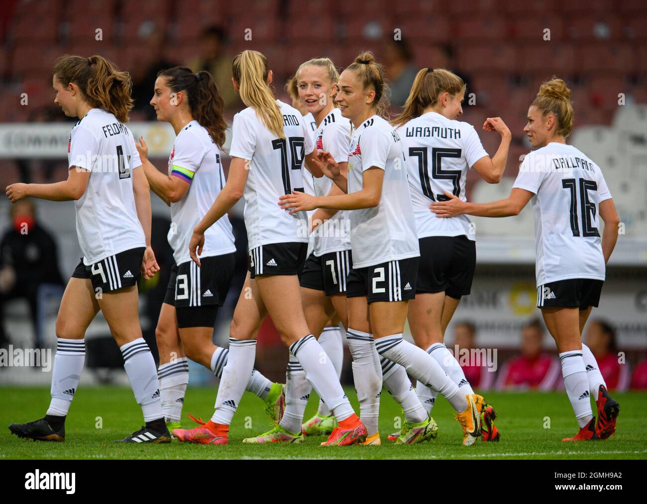 L r jana feldkamp hi-res stock photography and images - Alamy