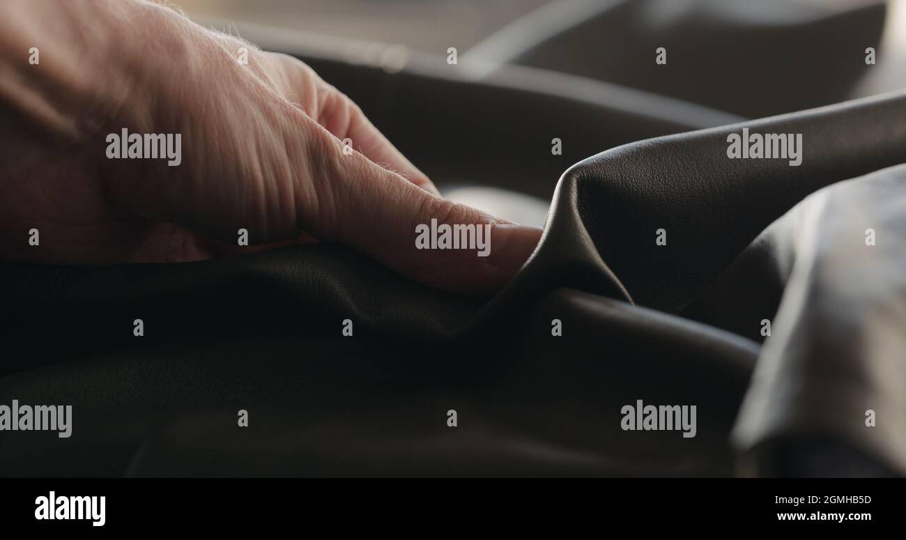 Worker checking piece art hi-res stock photography and images - Alamy