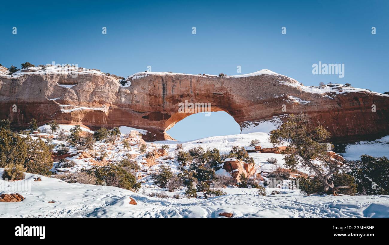 Snowy rock formation hi-res stock photography and images - Alamy