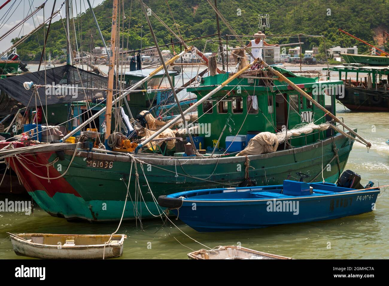 Fishing boat junk chinese hi-res stock photography and images - Alamy