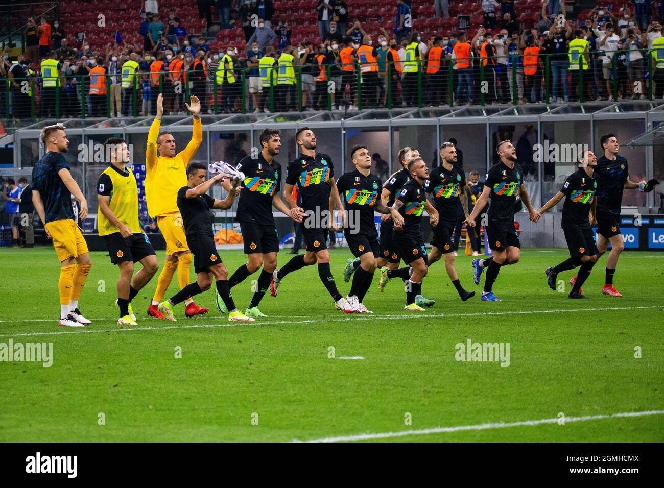 Inter milan players celebrate end hi-res stock photography and images ...